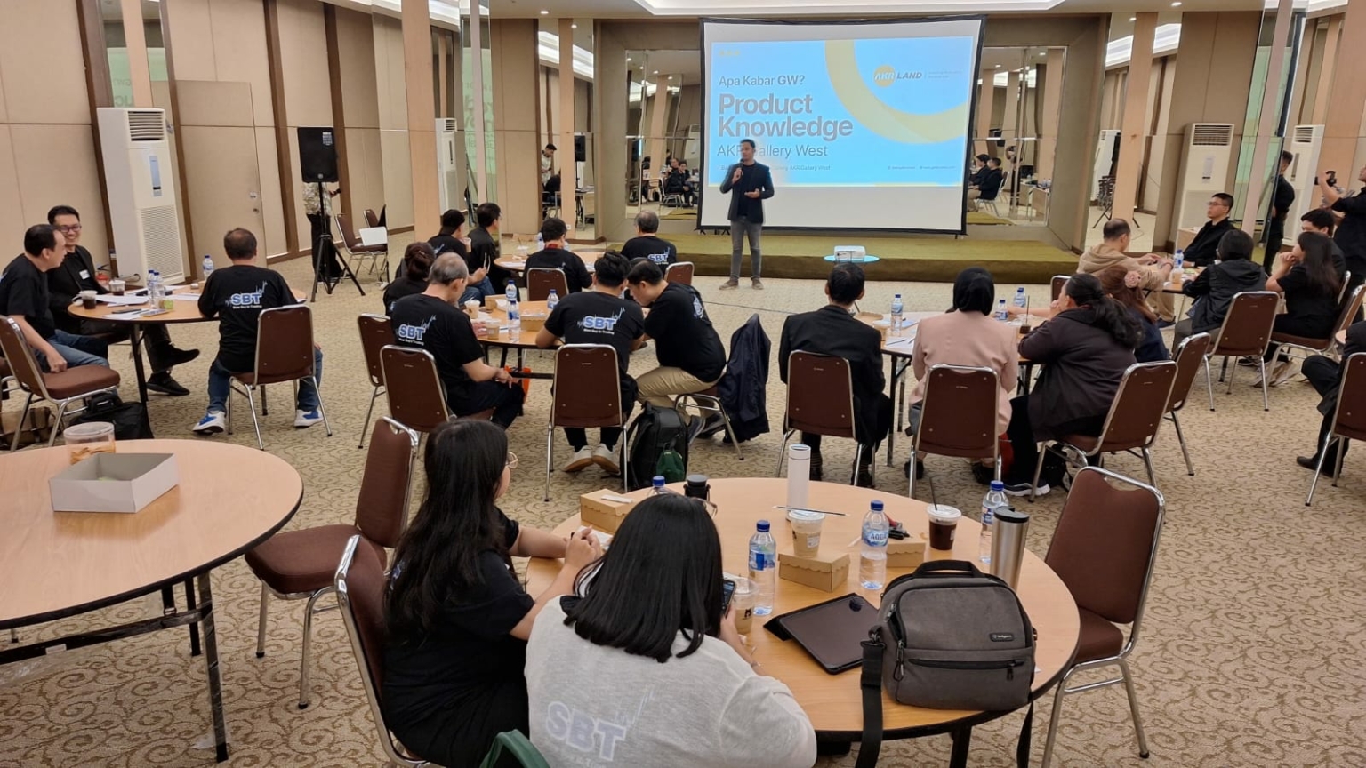 Slow Buy in Trading Held at AKR Gallery West Ballroom, West Jakarta